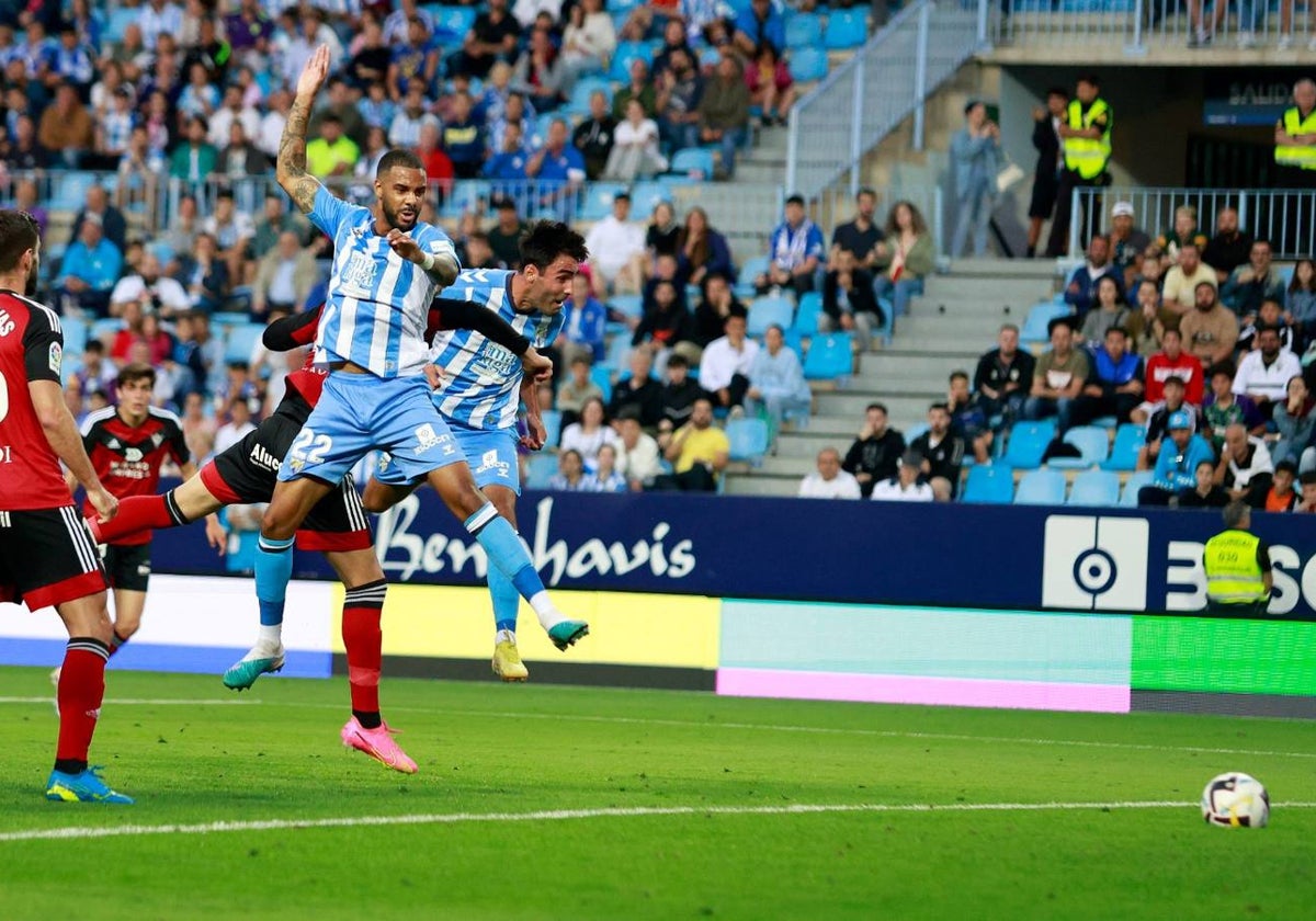 El Málaga No Desperdicia El Regalo Del Mirandés Diario Sur